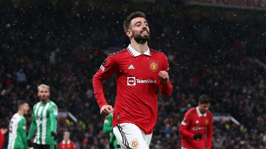 MU: Bruno Fernandes' superb free kick in the crazy match against ...