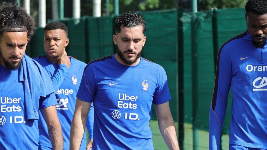 French team: Rayan Cherki hit hard