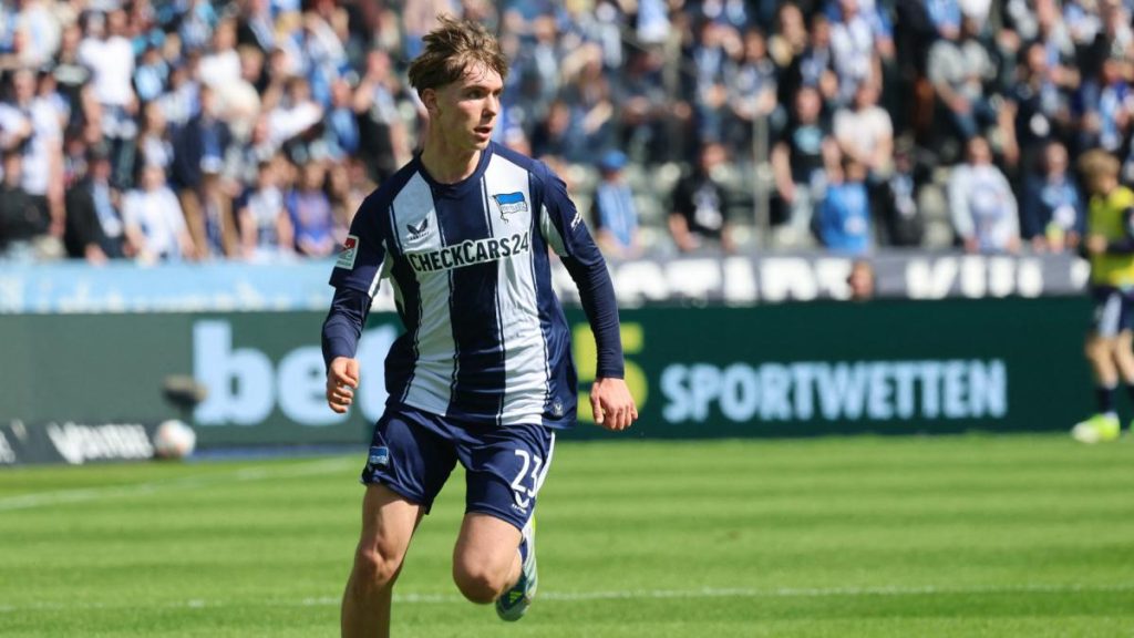 Kennet Eichhorn arrives at Bayer Leverkusen